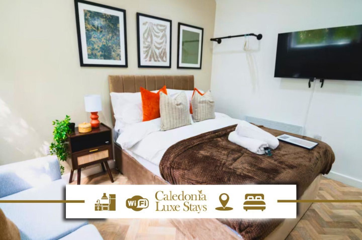 Townhouse Studio By Caledonia Luxe Stays Short Term Rental Agency Luton With Weekdays Deal For Cabin Crew & Airport Staff - Buckinghamshire