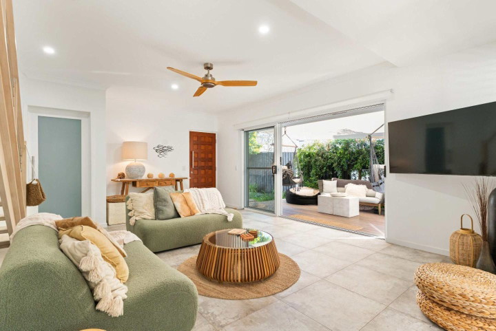 Whispering Waves Pet Friendly Steps To Beach - Noosa