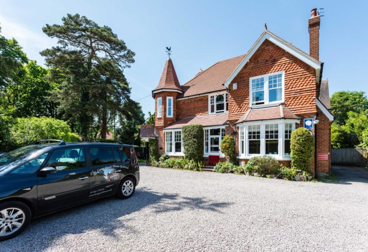 The Lawn Guest House Gatwick - West Sussex