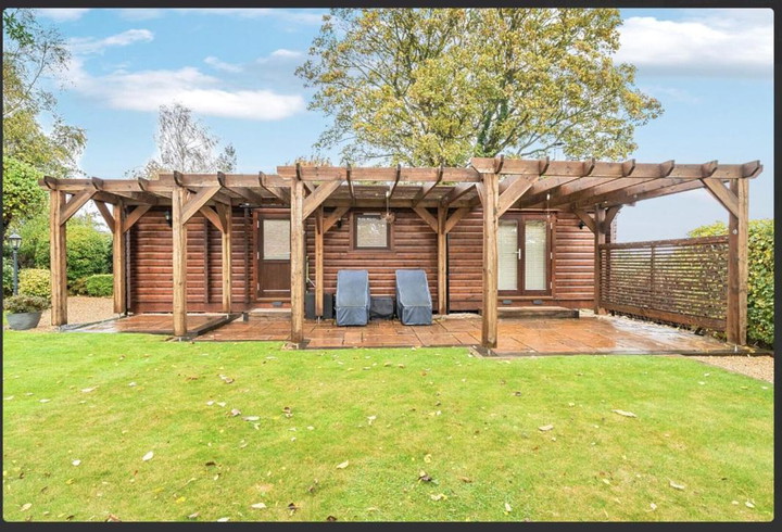 Self Contained Log Cabin With Lot Of Greenery - Hampshire