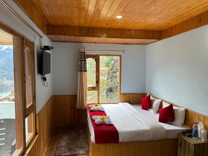 Hill Ice Guesthouse & Cafe - Mountain View & Balcony, Tosh - Tosh