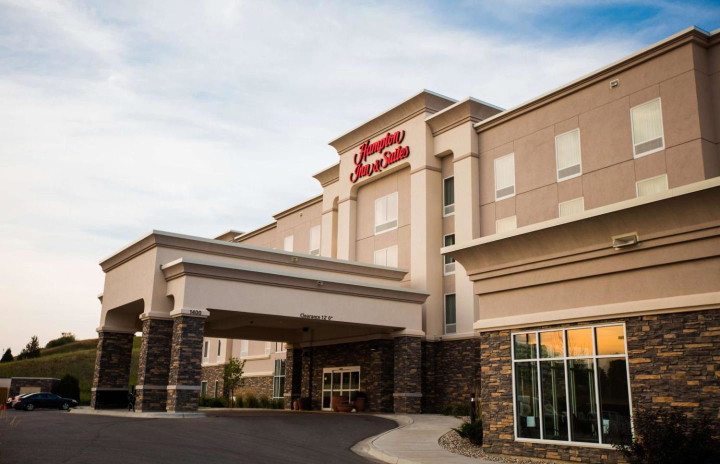 Hampton Inn & Suites Minot - Minot, ND