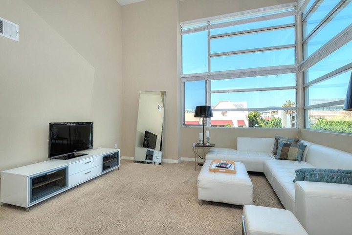 Awesome Top Floor 2-bedroom With Balcony - サンタモニカ, CA