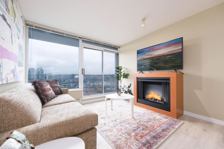 Modern Central Location With Sauna Jacuzzi & Pool - Vancouver