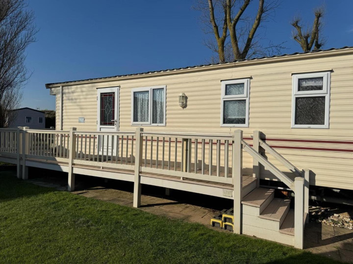 Family Caravan - Sleeps 6 - Pets Allowed - Pool - Heacham