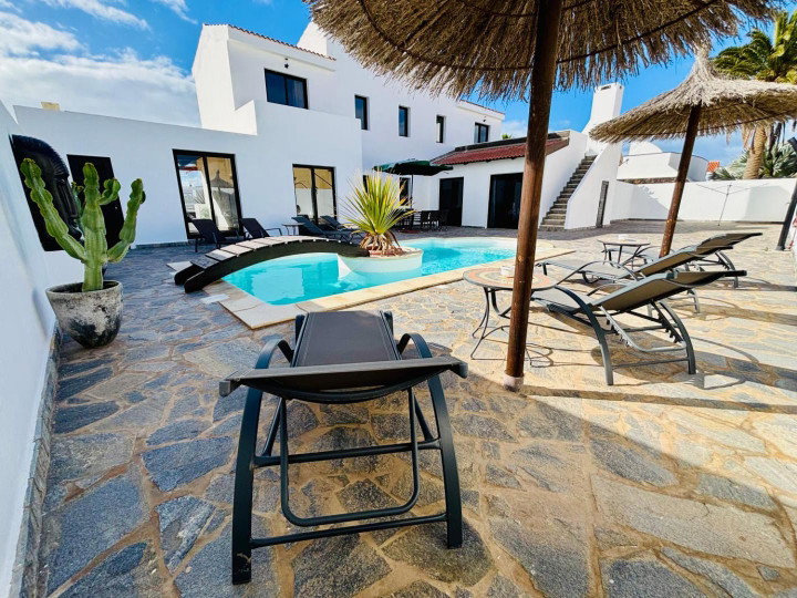 4-br, Sea-view Villa, Private Pool And Bbq, In Corralejo Downtown! - Corralejo