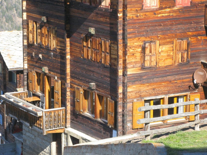 Alpia 26 - Zwei Zimmerwohnung In Traditionellem Walliser Haus - Kanton Wallis