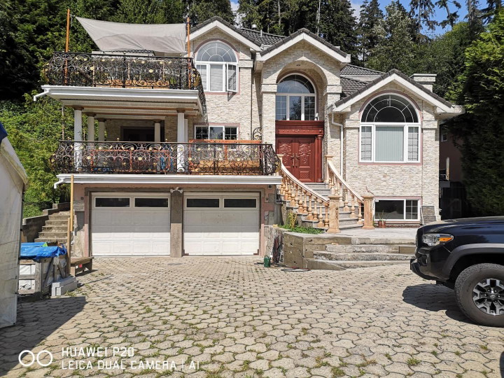 Villa Dollarton - Mount Seymour