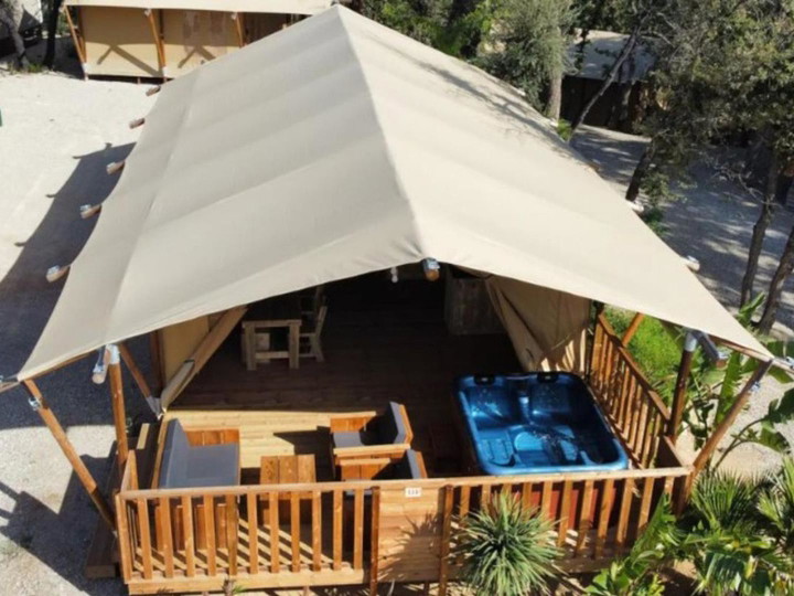 Tente Lodge Avec Terrasse Et Jacuzzi, 6 Personnes - Api-1-52-1705 - Cavalaire-sur-Mer