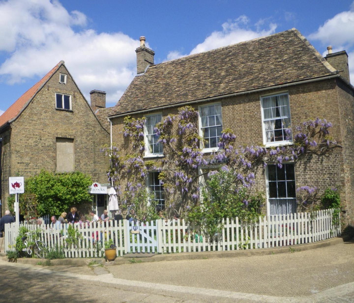 Peacocks Tearoom And Fine B And B - Cambridgeshire