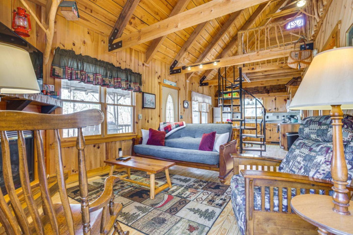 Quaint Dahlonega Cabin W/ Cavenders Creek Access! -