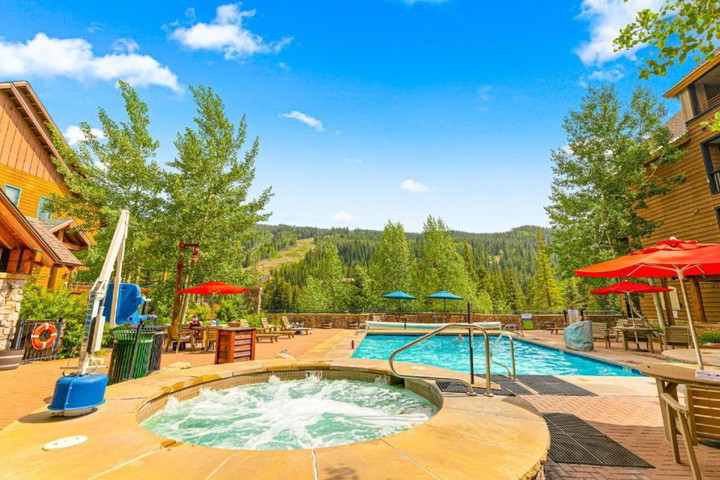 1 Bedroom Premier Mountain Condo In River Run Village Just A Short Walk To Shopping, Dining, And Skiing - Keystone, CO
