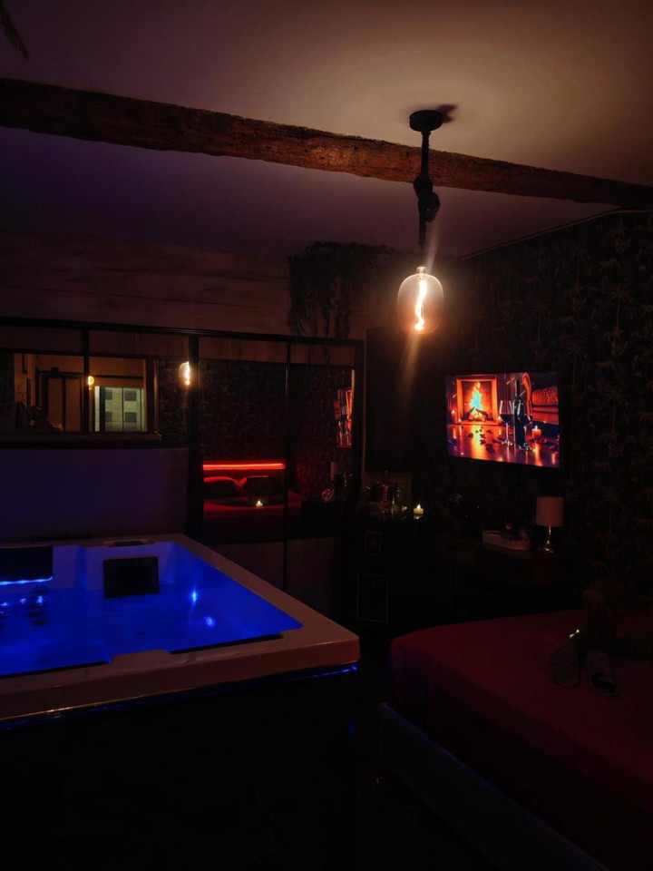 L'or Du Temps Suite Love Room & Jacuzzi Privatif - Pélissanne