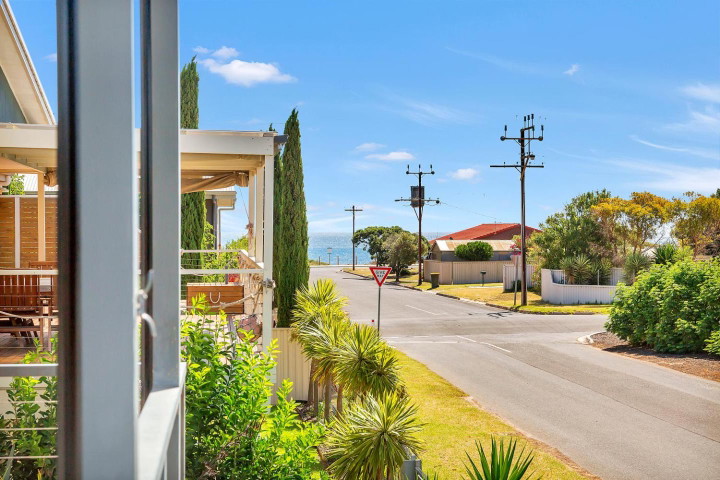 Green Reef Beach House - Aldinga Beach - C21 Southcoast Holidays - Adelaide