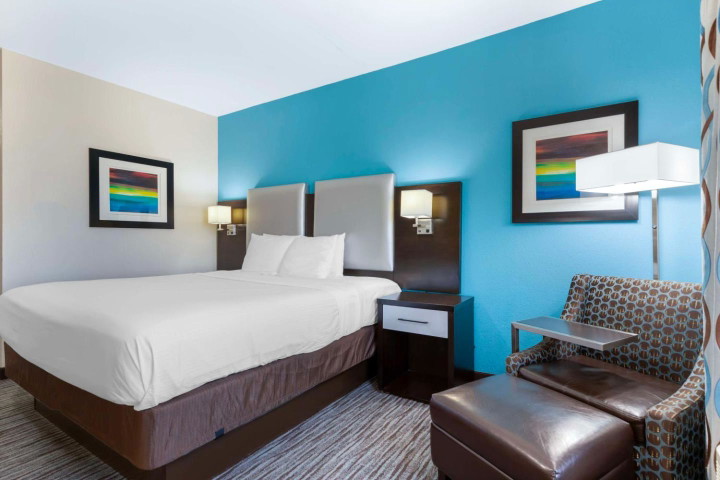Best Western Plus Pleasanton Hotel - Pleasanton, TX