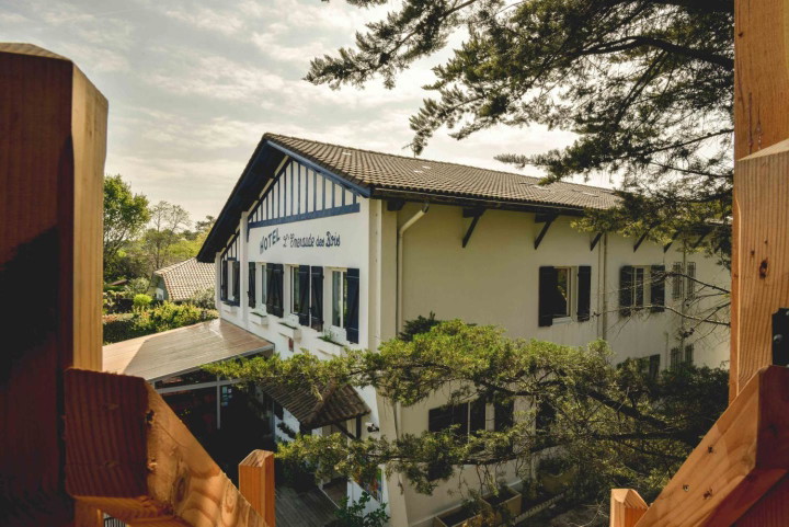 Logis Hôtel Emeraude Des Bois - Aquitanien