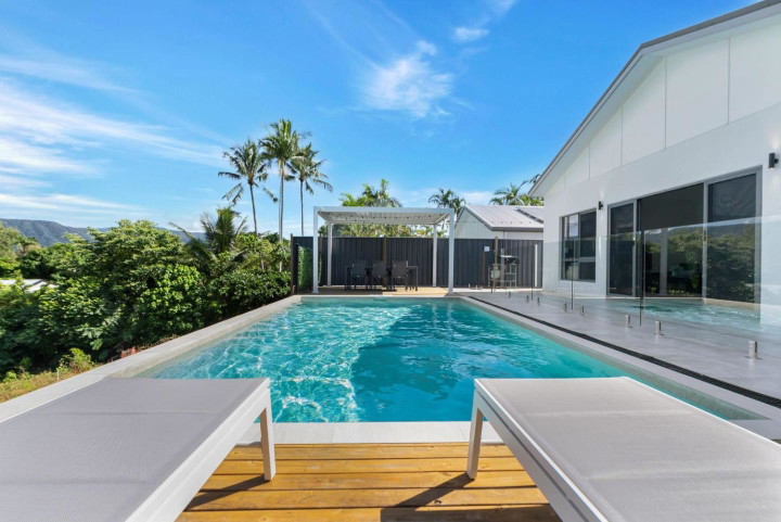 Belle Escapes Sea Bon - Cairns