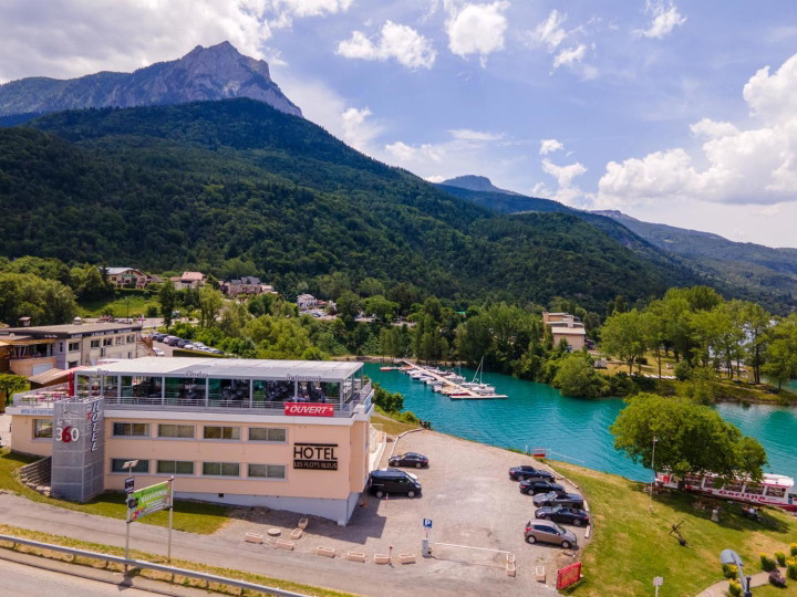Hôtel Les Flots Bleus - Lac de Serre-Ponçon