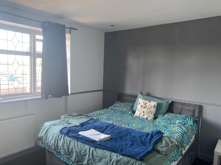 King Size Room In Home For Couple Or Females - Dartford