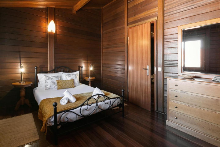 Unique Wooden Cottage - Vau