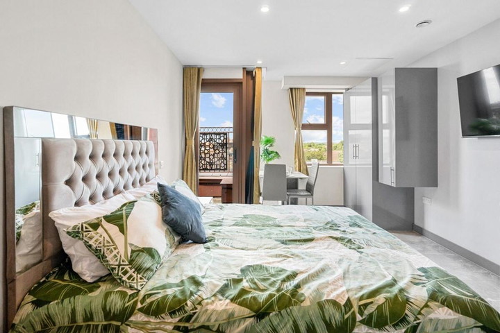 Modern Studio With Balcony Godino Hotel Ilford - Woolwich