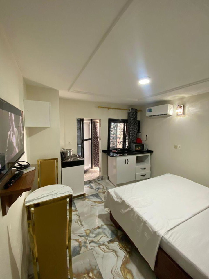 Chambre Climatisée Au Goudron à Yaoundé Nsimeyong 100m Du Collège Vogt,50m Super Marché Dovv, Wifi Haut Débit Gratuit 13 R&b - Yaoundé
