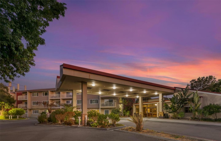 Best Western Plus Garden Court Inn - Union City, NJ