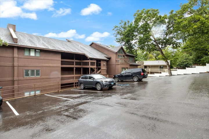 Spacious Pet-friendly Lakeview Condo W/ Boat Slip & Pools - Estados Unidos