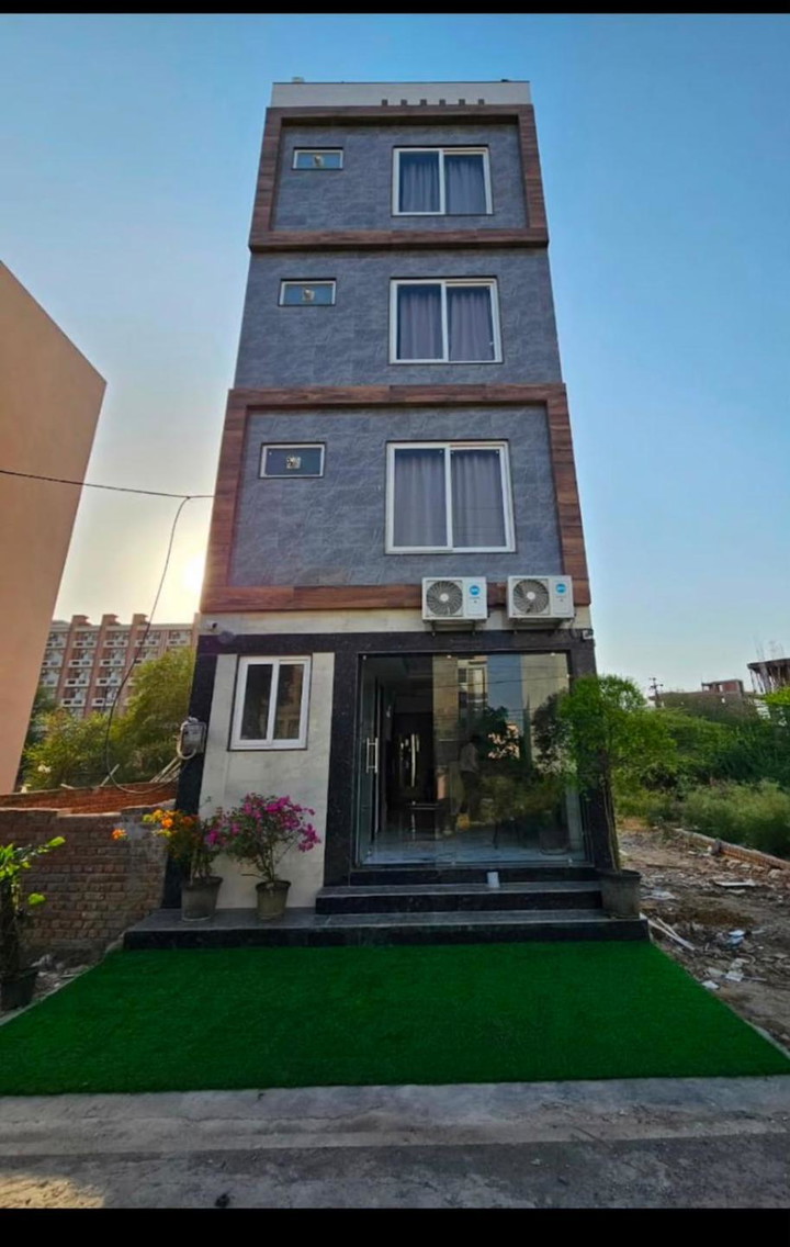 Mor Mukur Guest House Vrindavan - Vrindavan