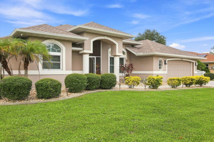 Family Friendly 3 Bedroom House With Private Pool And Patio Near Local Shopping - Punta Gorda, FL
