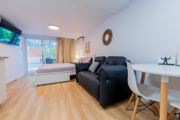 Cozy Studio With Kitchen Laundry Patio And Private Parking - Dorval