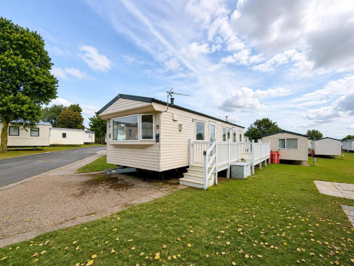 Cosy Caravan At Sand Le Mere Holiday Park With Decking, Ref 71023j - Yorkshire