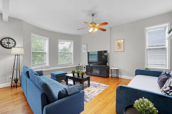 Spacious 3-bedroom With King Bed & Prime Location - St. Louis, MO