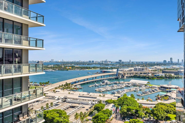 Luxury Downtown Miami Apartments - Bay Views - Miami