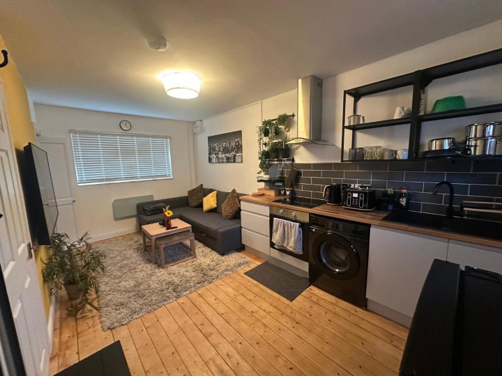 1a Woodlands Edge - Wiltshire