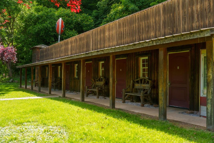 Seneca Pines Lodge - West Virginia