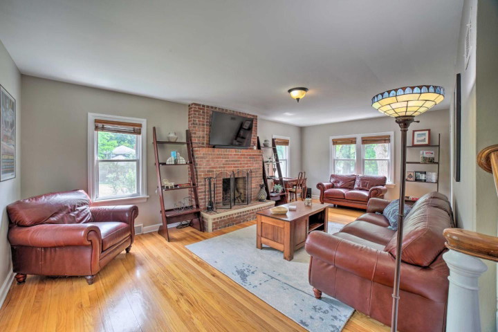 Pet-friendly Lake Getaway: 1 Block To Beach! - Gary, IN