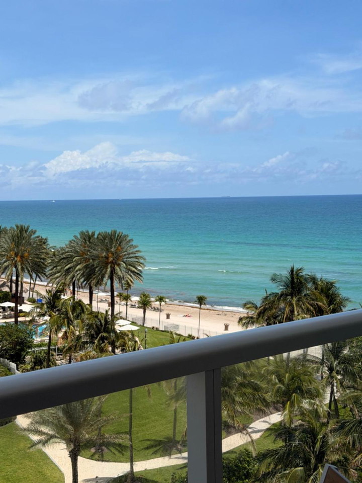Ocean Front Condo With Balcony On The Beach - Sunny Isles Beach, FL