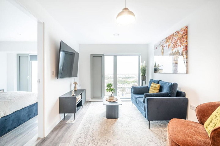 Central Manchester 2-bed Stylish High-rise Flat - Bury