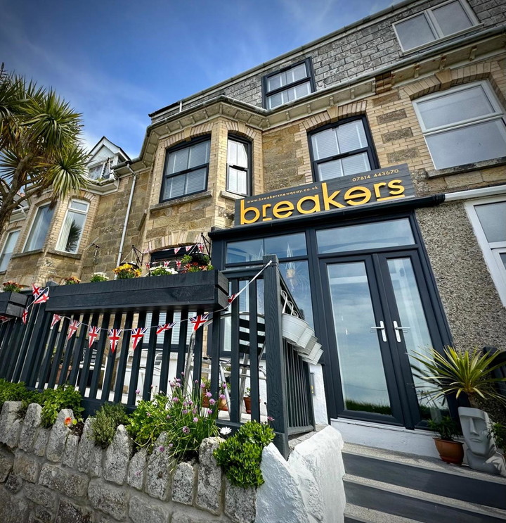 Breakers Guest House - Perranporth