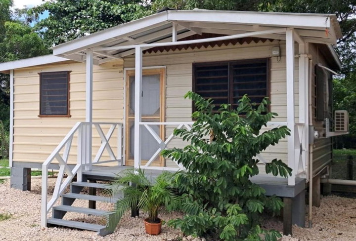 Delva's Villa - Cozy Home Near Airport - Belize