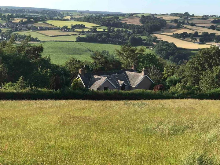 Converted Stone Barn -20 Acres - Farm Animals! - Ruthin