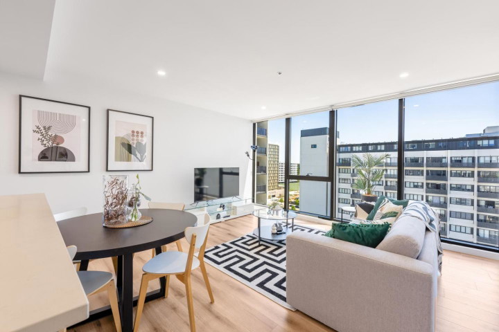 Central Woden Retreat, Shops, Parking, Hospital - Queanbeyan