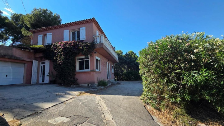 Sous La Pinède - Terrasse, Calme à 800m De La Plage - Vitrolles