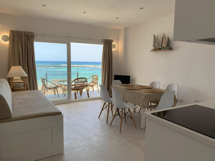 Espardell Beachfront Stay - Ocean Breeze & Sunrise - Formentera