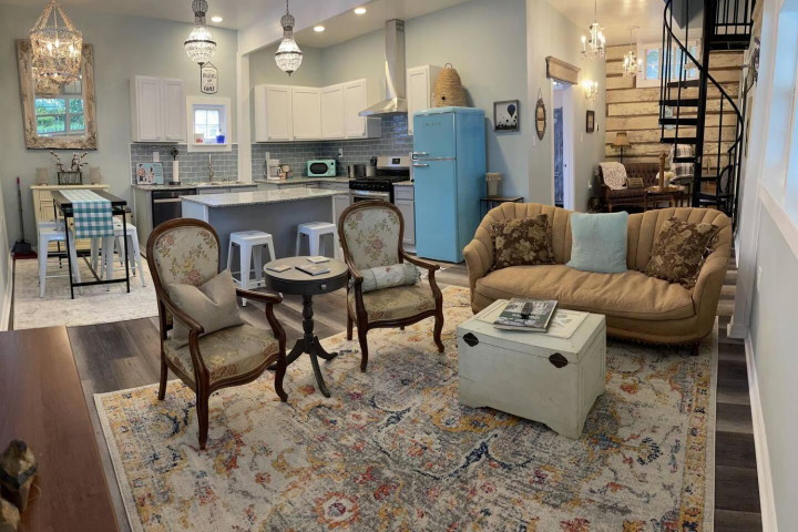 Adorable Downtown Carriage House Cottage - Natchez, MS