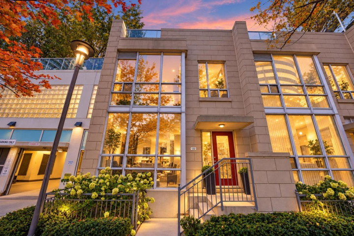 Mississauga Centre Square One Town House 2 Bedroom - Brampton