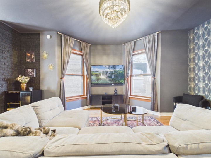 The Dakin Estate 4br Speakeasy Duplex - Skokie, IL