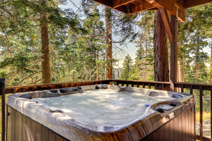 3 Mi To Lake Arrowhead Village: Dog-friendly Cabin - Lake Arrowhead, CA