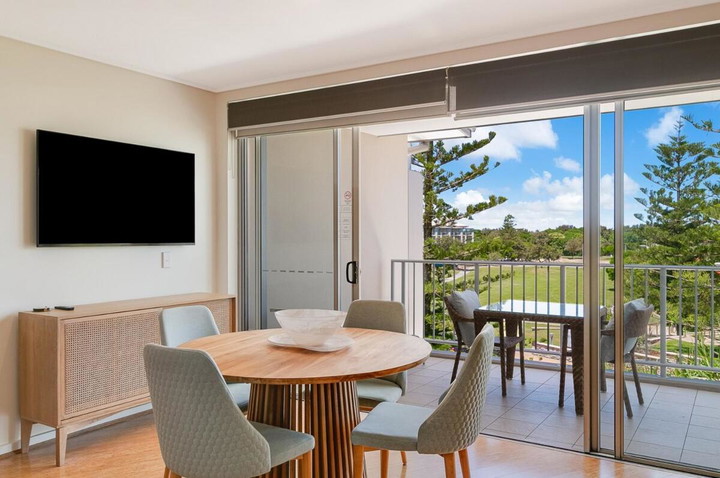 Modern Dual-key Apartment At Salt Spa Resort By Uholiday - 2br, 1br And Hotel Room Configurations Available - Tweed Heads